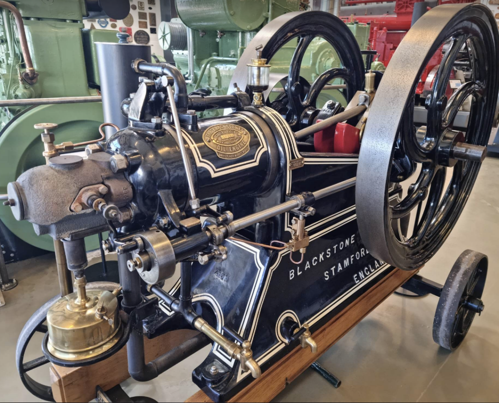 Blackstone - 7 HK Oil Engine - Maskinrummet Skagen